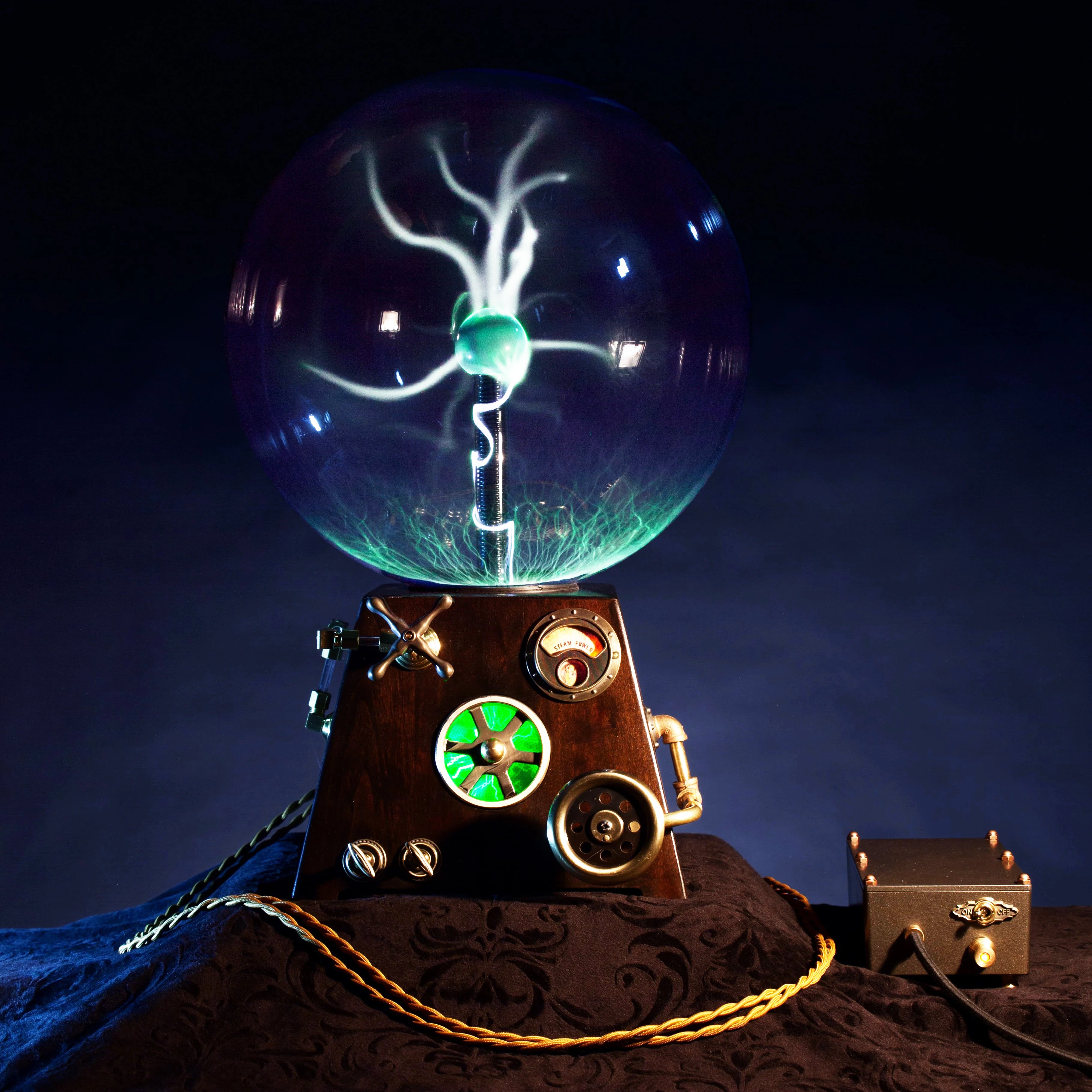 “Tesla Edition” Plasma Globes – Aurora Plasma Design